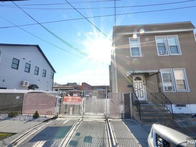 125 Malvern St, Newark, NJ 07105