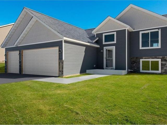 125 Maple Ln, Cannon Falls, MN 55009