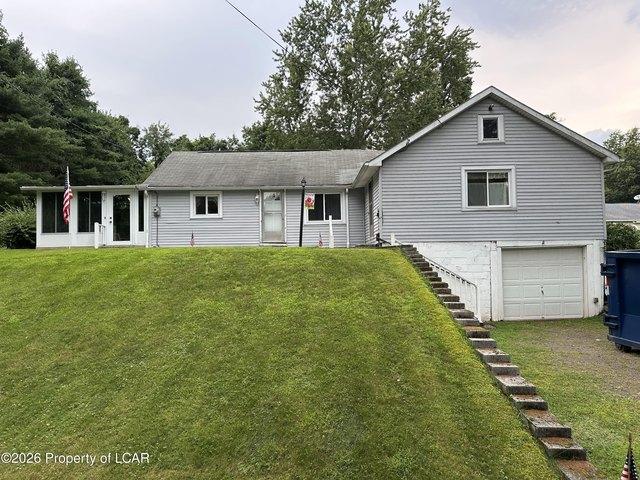 125 Maple Tree Rd, Dallas, PA 18612