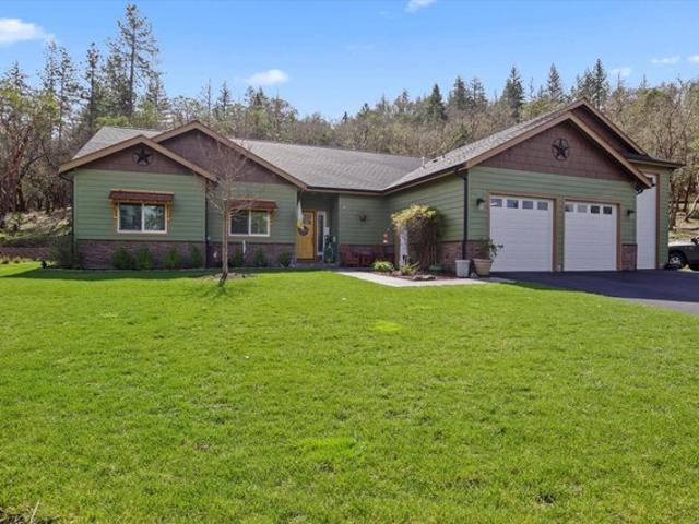 125 McKenzie Ridge Rd, Grants Pass, OR 97526