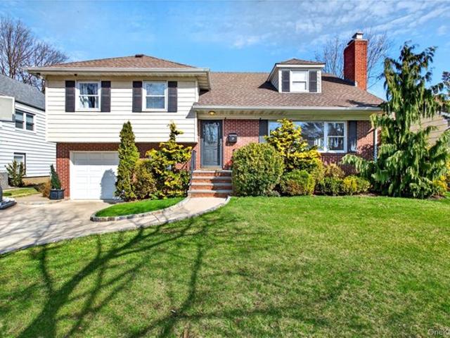 125 Meadow St, Garden City, NY 11530