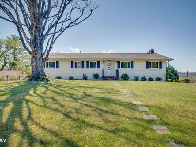 125 Meadow Wood Dr, Bristol, TN 37620