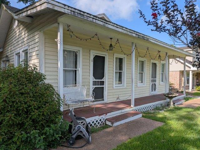 125 Meadowlawn St, Shoreacres, TX 77571