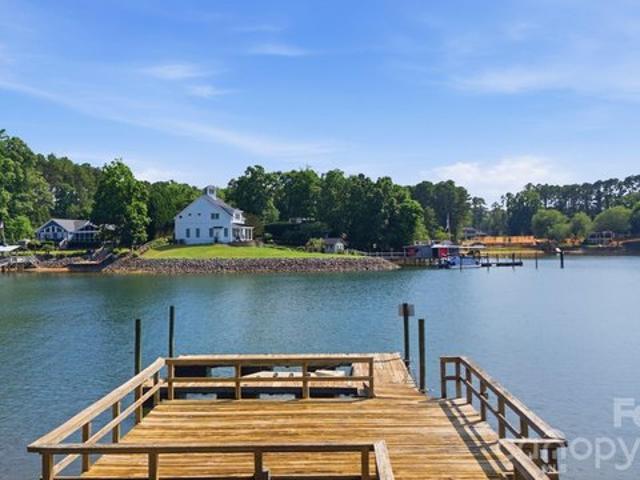 125 Misty Cove Ln, Mooresville, NC 28117