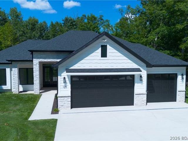 125 Muirfield Dr, Sunrise Beach, MO 65079
