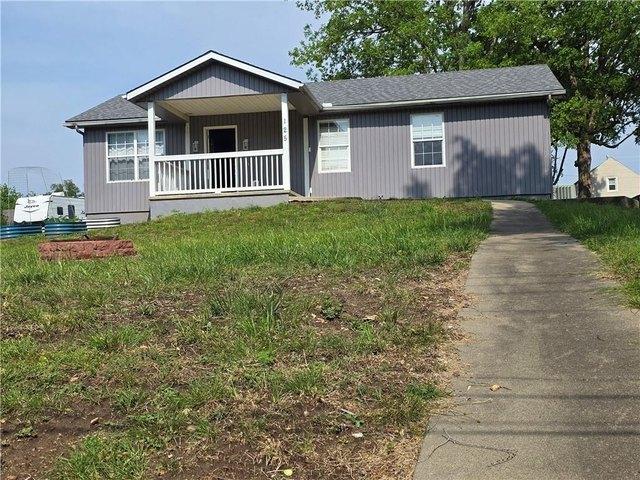 125 N 23rd St, Lexington, MO 64067