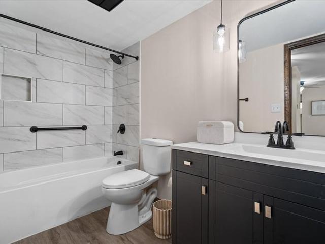 125 N University Dr Unit 112, West Bend, WI 53095