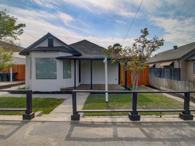 125 N Walnut Ave, Ripon, CA 95366