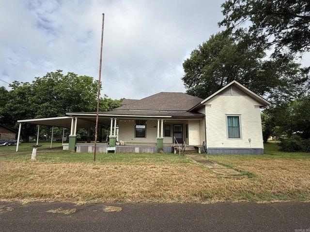 125 N Mercer St, Mineral Spgs, AR 71851