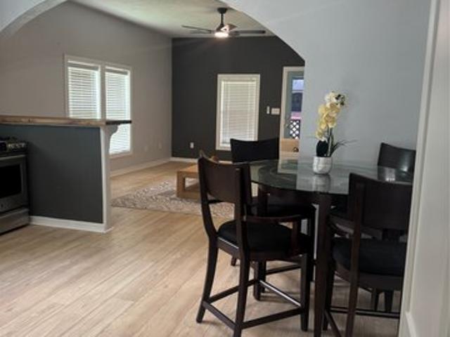 125 N Shirley St, Alvin, TX 77511