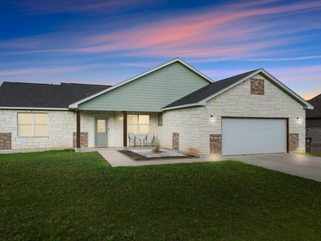 125 Naalehu Ct, Bastrop, TX 78602