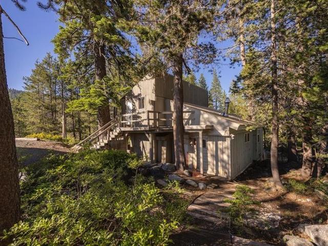 125 S Yuba Dr, Soda Springs, CA 95728