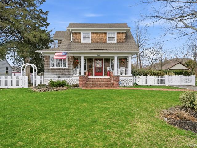 125 S Bayview Ave, Amityville, NY 11701 | MLS #985920 | Compass