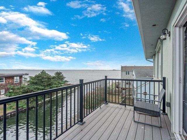 125 S Bay Dr, Babylon, NY 11702