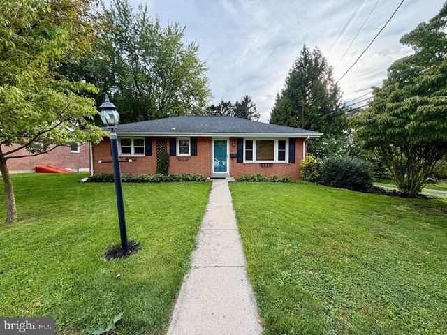 125 S Center Ave, Palmyra, PA 17078