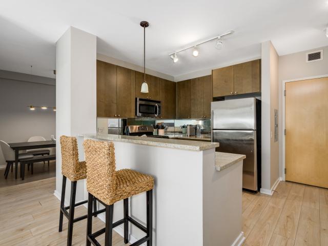 125 S GREEN Street # 604A