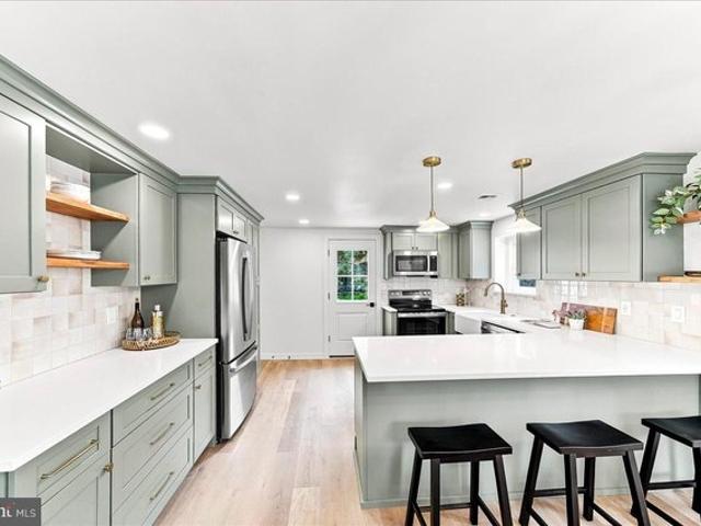 125 S Sproul Rd, Broomall, PA 19008