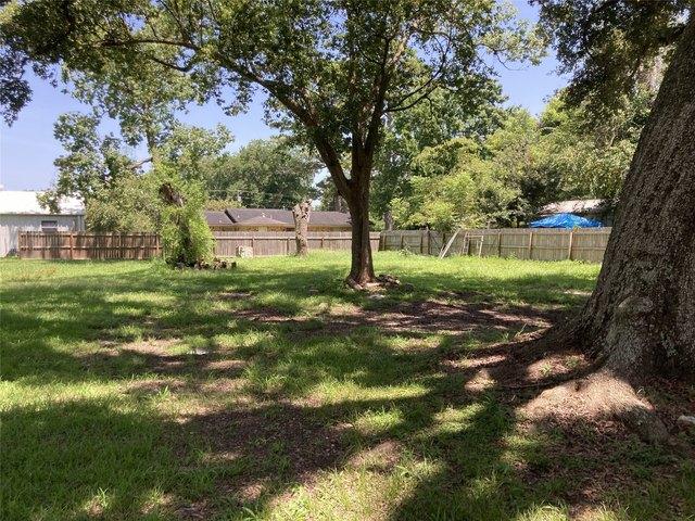125 Shady Ln, West Columbia, TX 77486