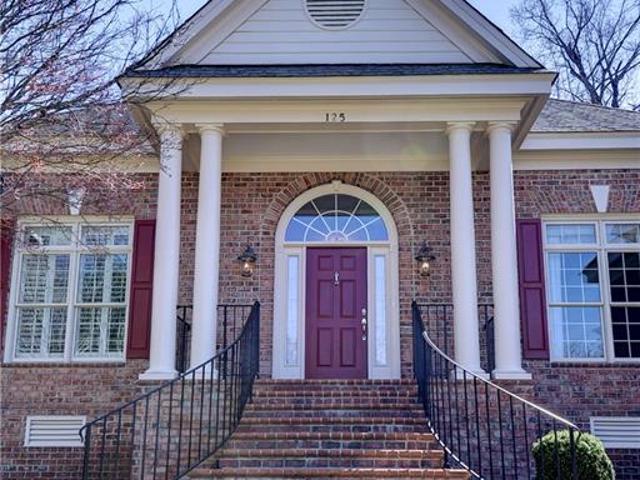125 Sir Thomas Lunsford DR