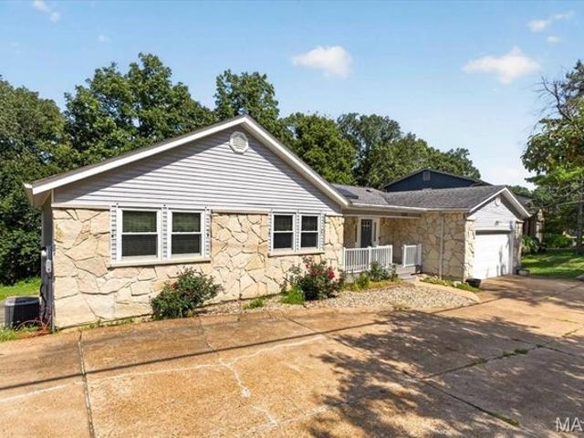 125 Strecker Rd, Ellisville, MO 63011