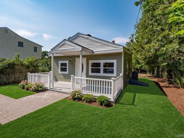 125 Sunset Ave, Selden, NY 11784