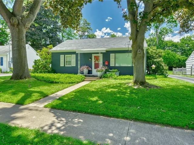 125 Penhurst Rd, Rochester, NY 14610