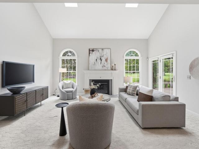 125 Pheasantlake Drive