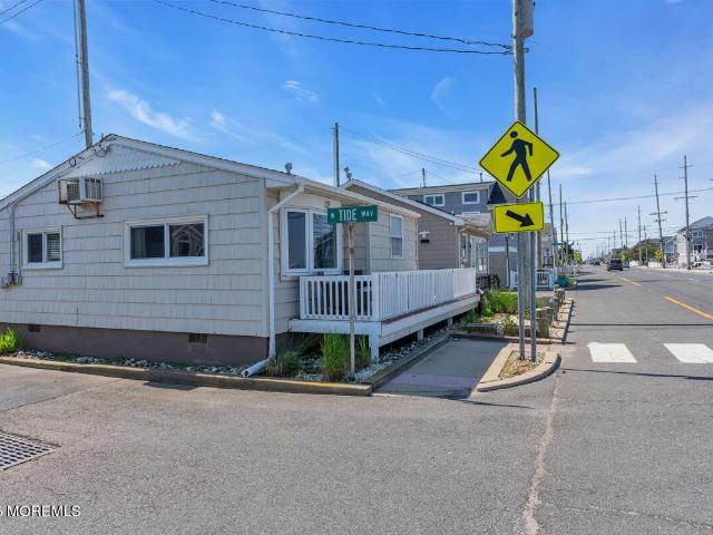 125 W Tide Way