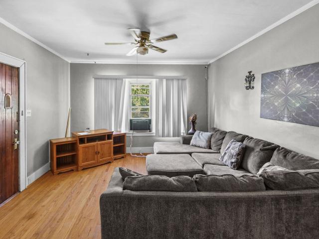 125 W Warmouth Street