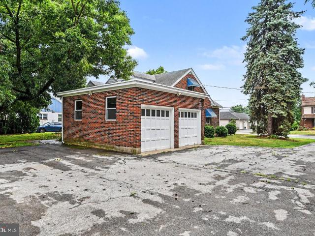 125 W Governor Road