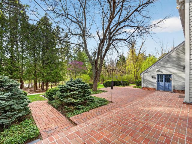 125 W Glenview Ct