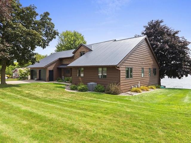125 W Highland Dr, Oconto Falls, WI 54154
