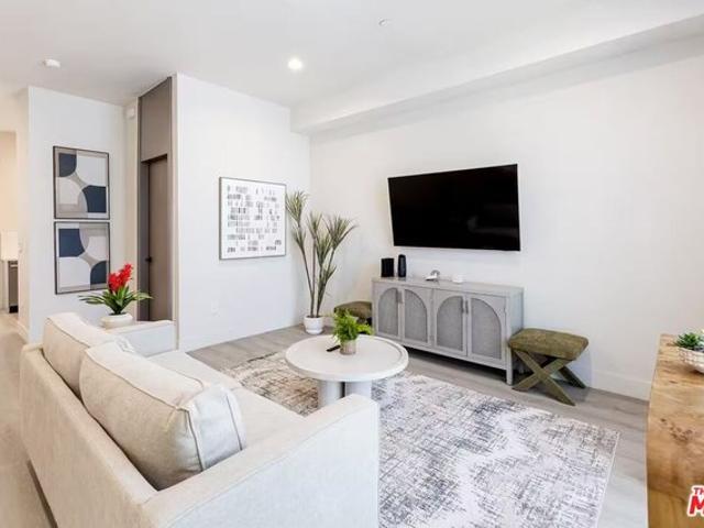 125 W Plymouth St, Inglewood, CA 90302