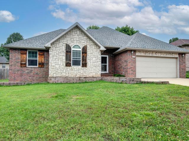 125 W Silver Oak Street