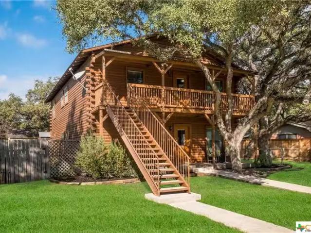 125 Woodland Avenue, New Braunfels, TX 78130