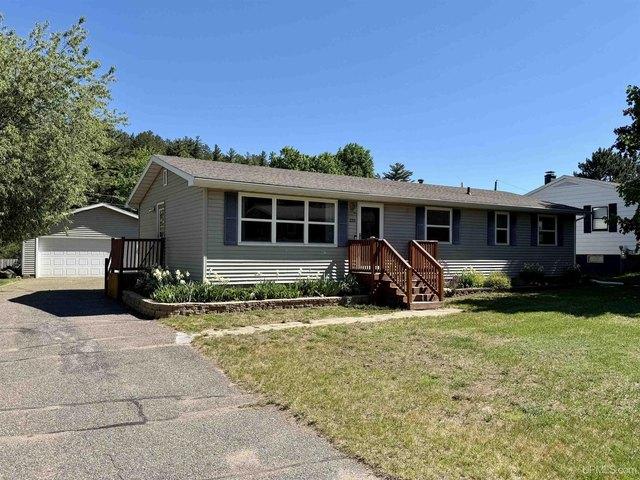 125 Woodland Dr, Negaunee, MI 49866