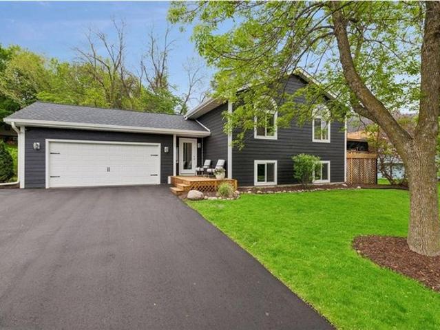 125 Wildhurst Rd, Waconia, MN 55387