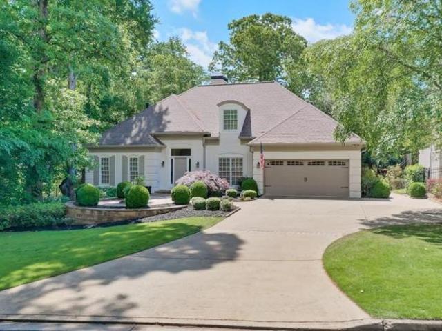 125 Willow Brook Dr, Roswell, GA 30076
