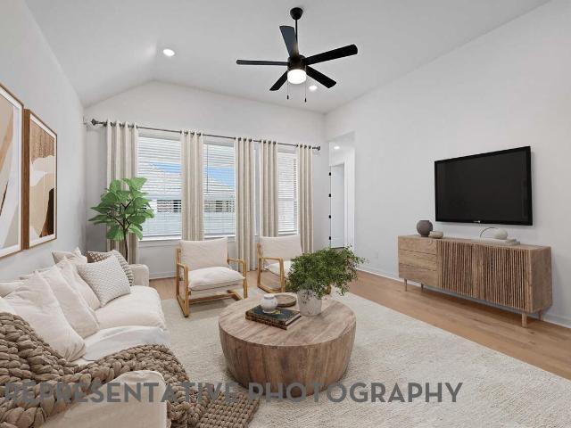 125 Three Oaks Ln