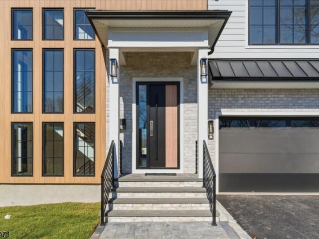 125 Tudor Oval