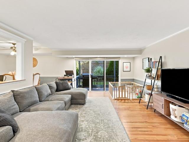 125 Van Zandt Avenue 201