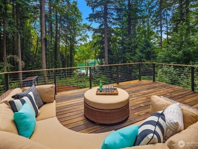 12640 Manzanita Rd NE, Bainbridge Island, WA 98110