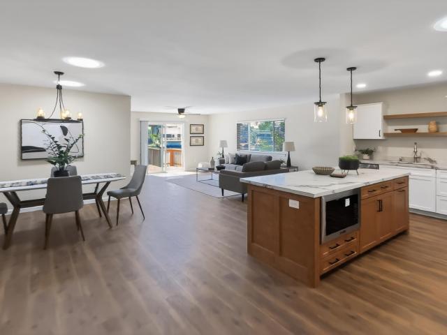 1264 Beach Ct
