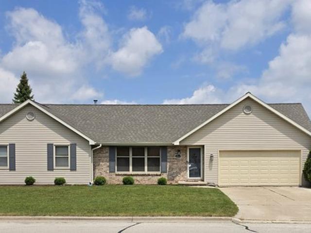 1264 Blue Ridge Dr, Green Bay, WI 54304