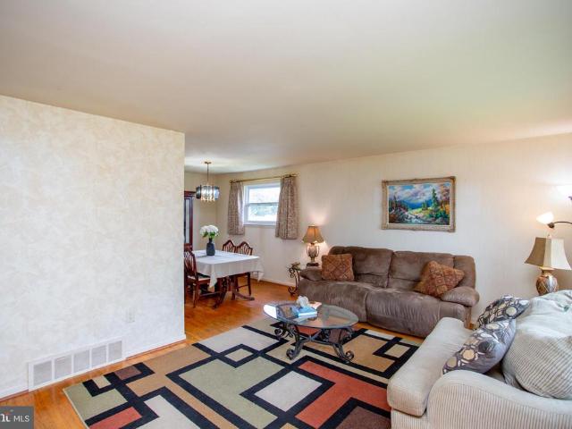 1264 Tulip Road