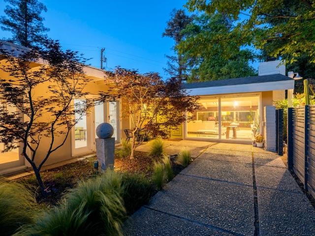 1264 W Celeste