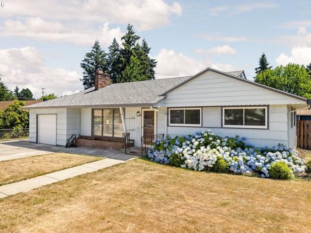 12652 NE Halsey St, Portland, OR 97230