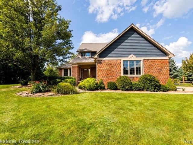 12657 Boardwalk Dr, Bruce Township, MI 48065