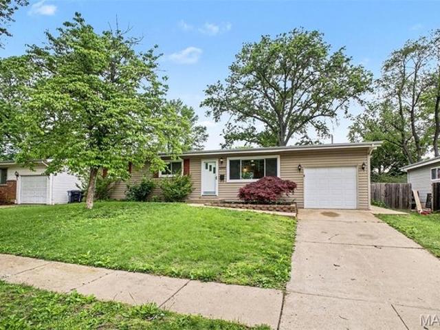 1265 Mallard Ln, Florissant, MO 63031