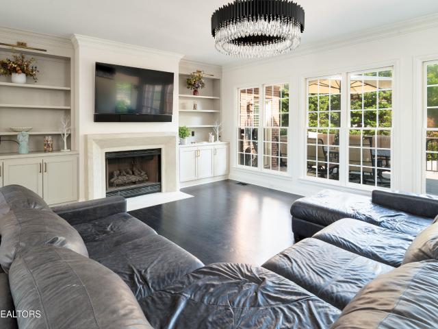 1265 Kensington Drive